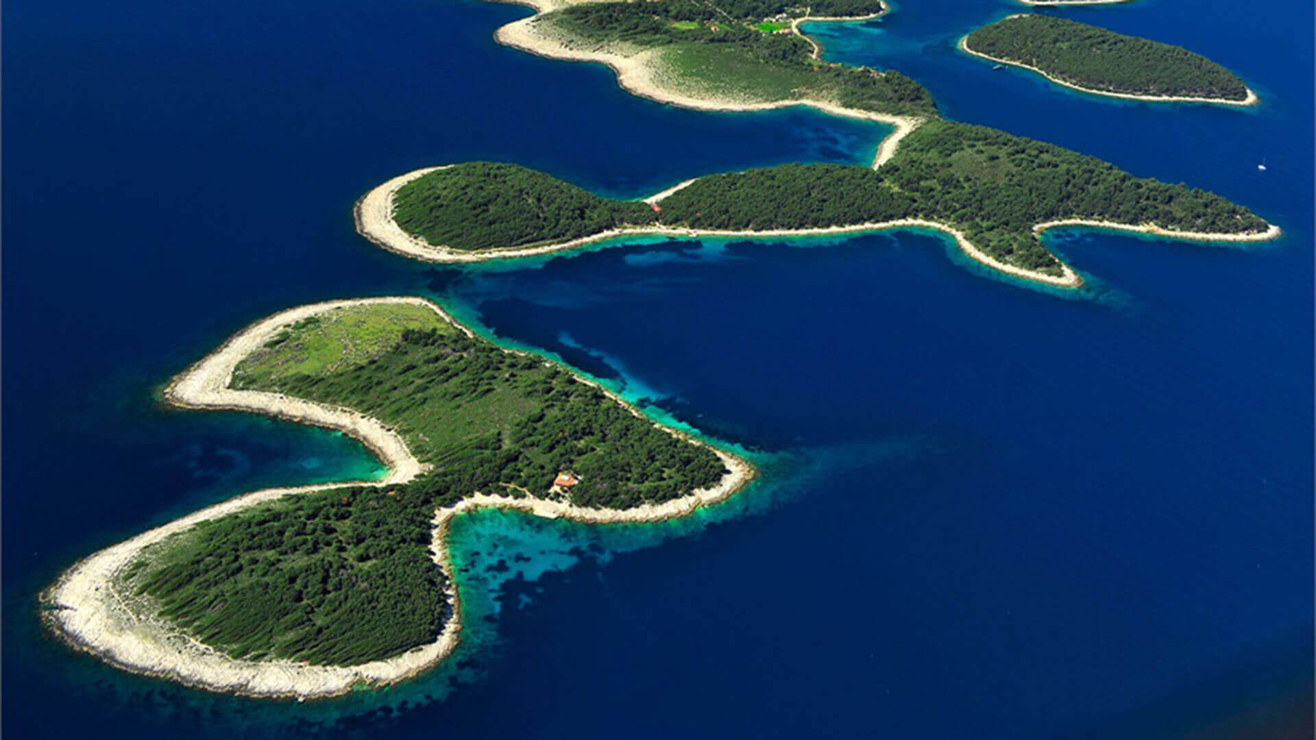 Private boat transfer from Split to Pakleni Islands | Condor Yachting